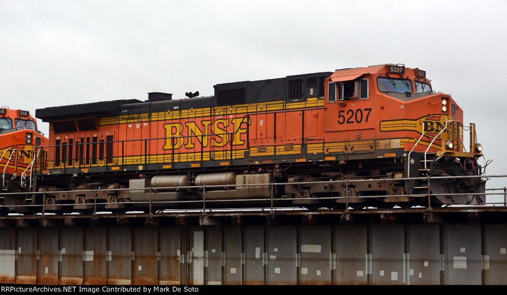 BNSF 5207
